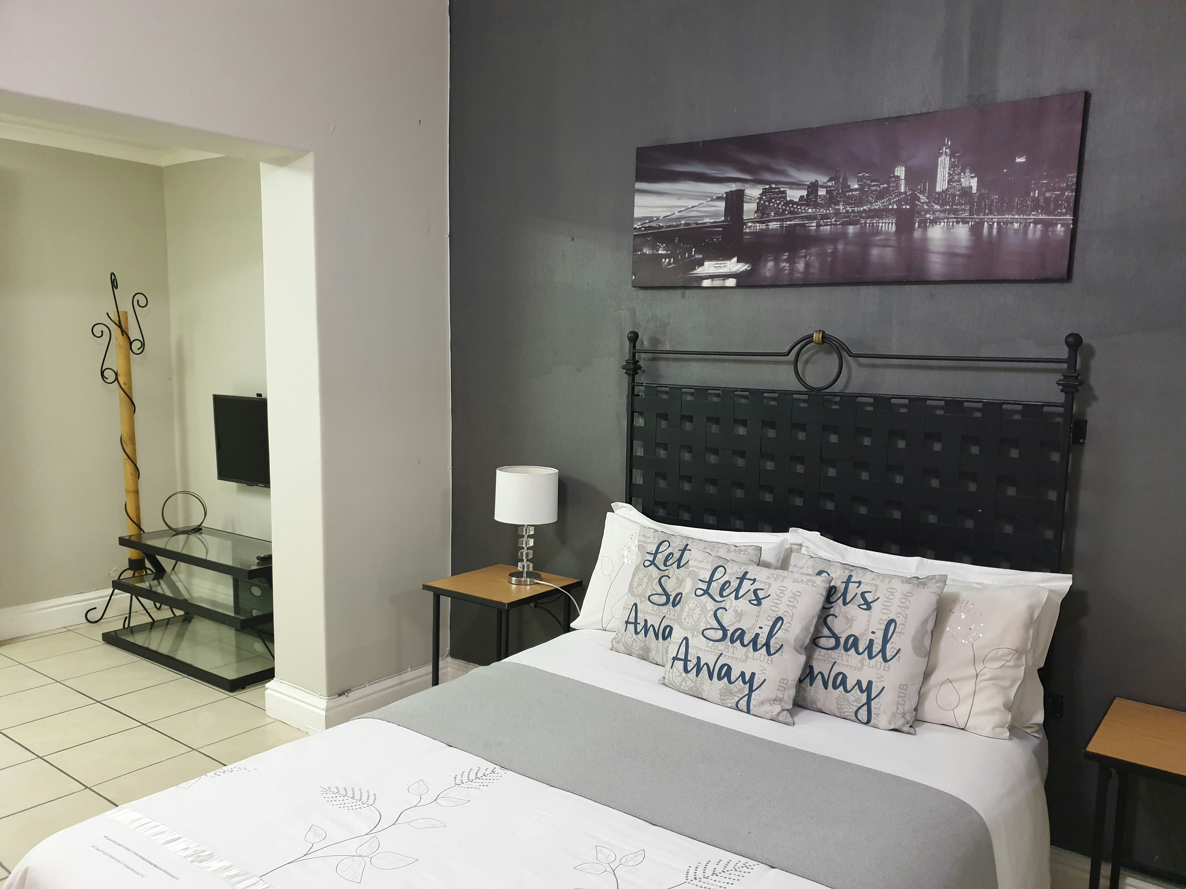 9 on La Roche Drive | Rooms