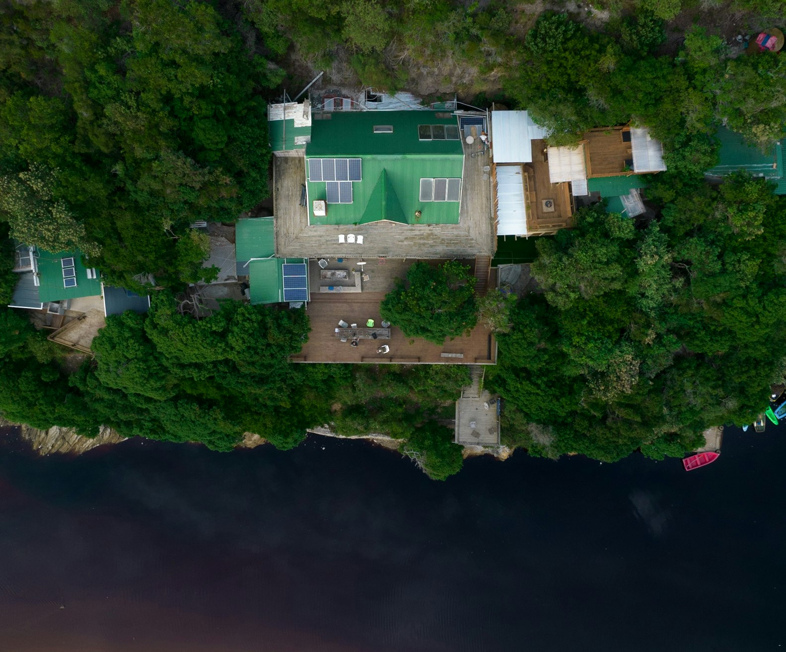 Kaaimans Deckhouse | LekkeSlaap