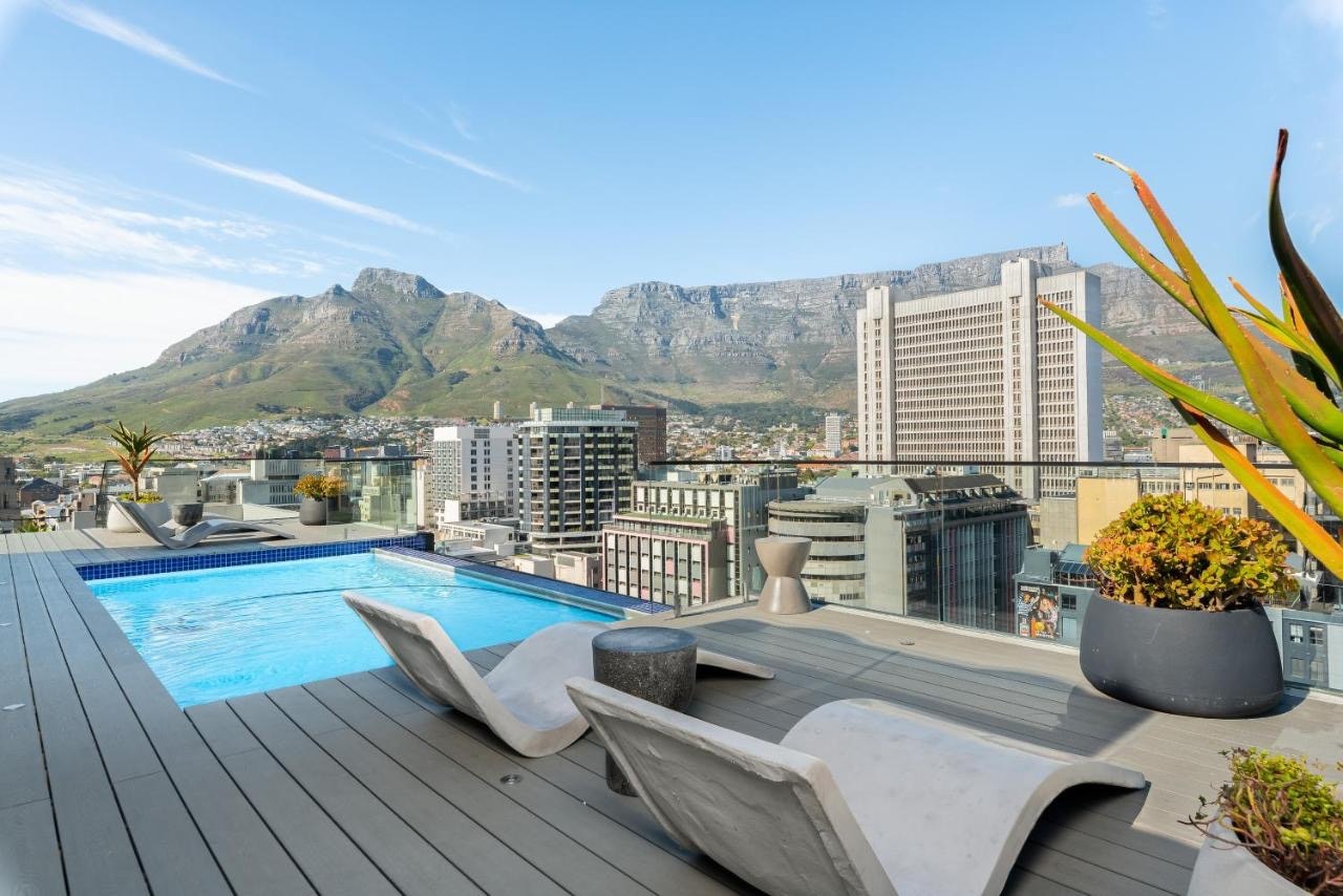 Modern Cape Town CBD Studio | LekkeSlaap