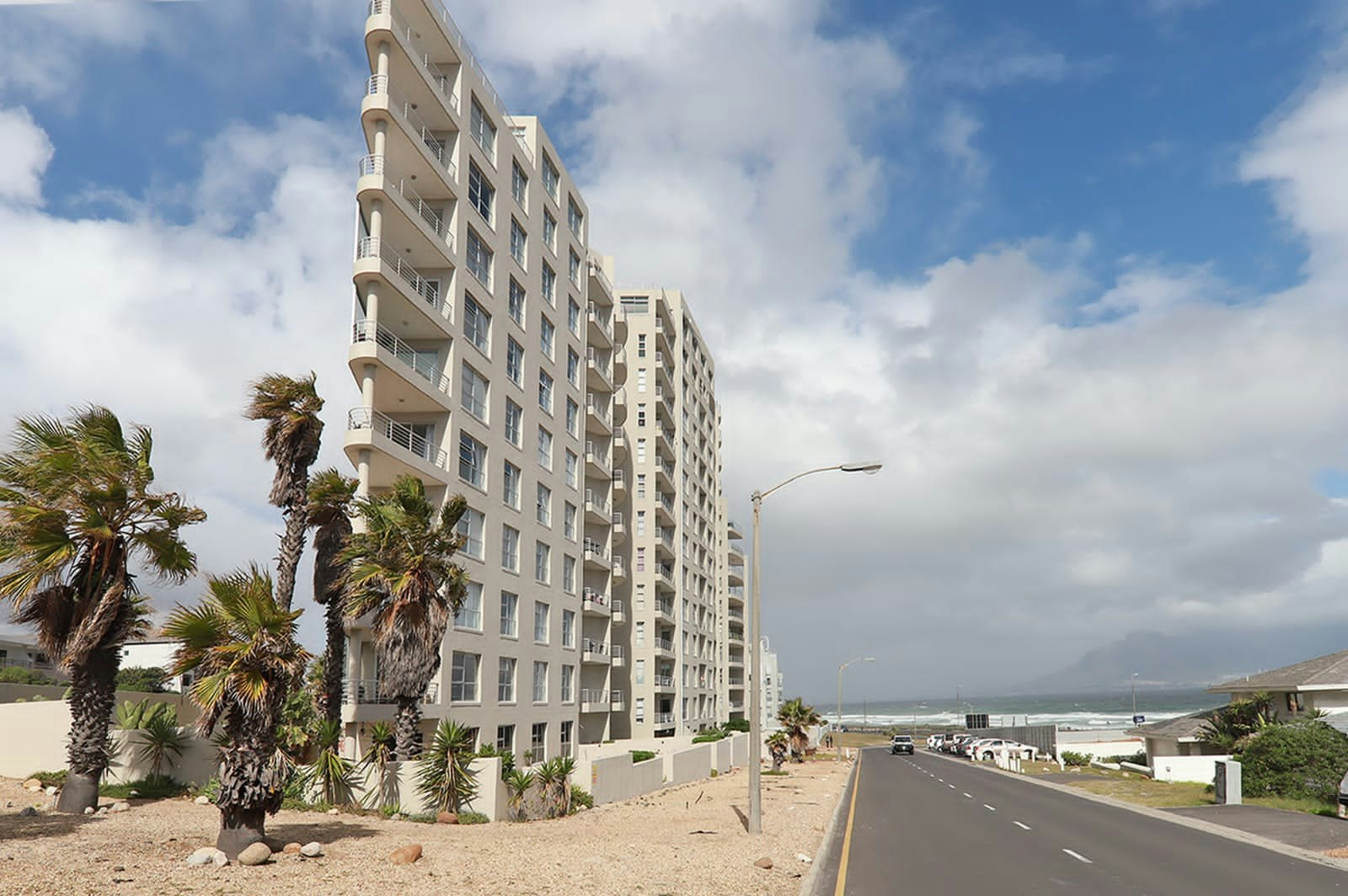 The Bay B803 | LekkeSlaap