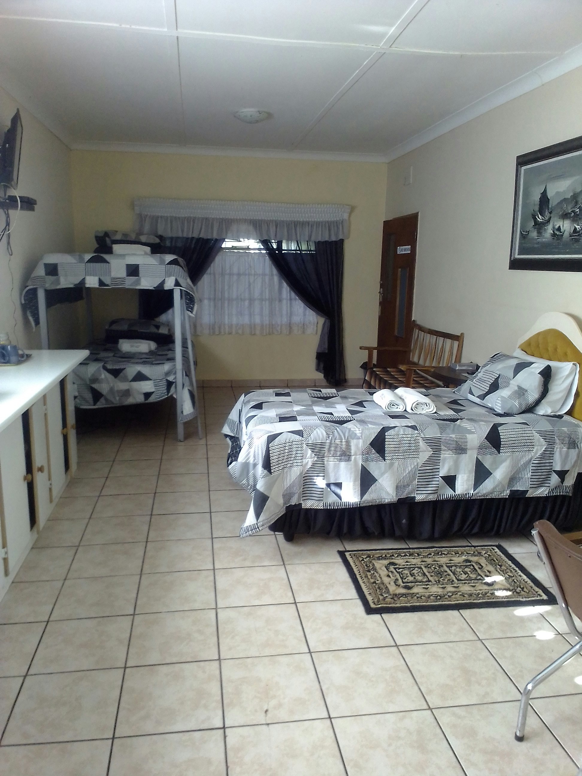 Hoeka Toeka Guest House | Rooms