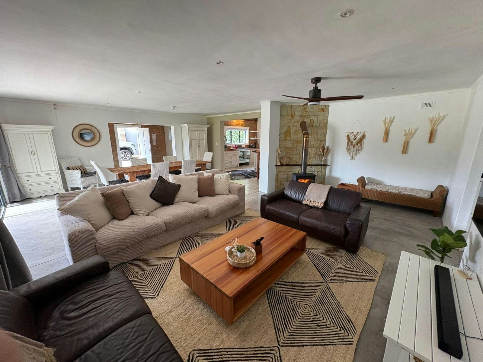 Silver Lily Farm House | LekkeSlaap