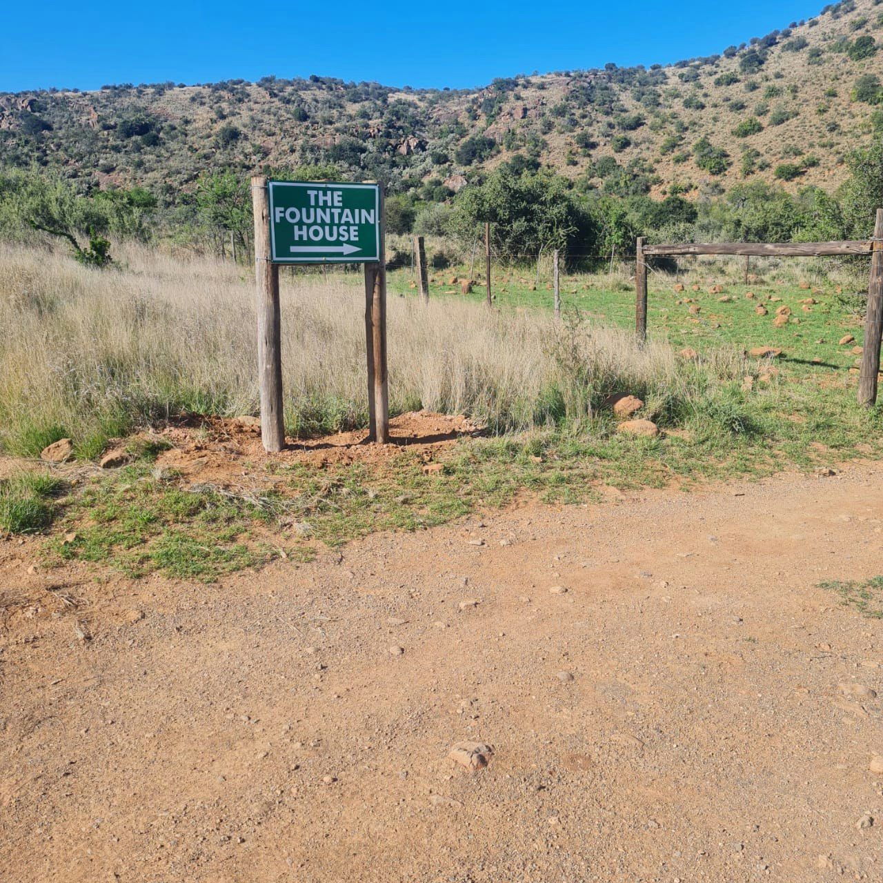 Vrede Fountain House Farm Stay | LekkeSlaap