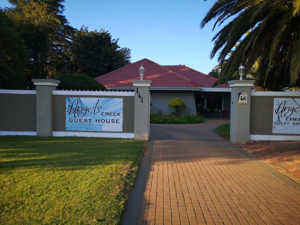 Angels Creek Guest House | LekkeSlaap