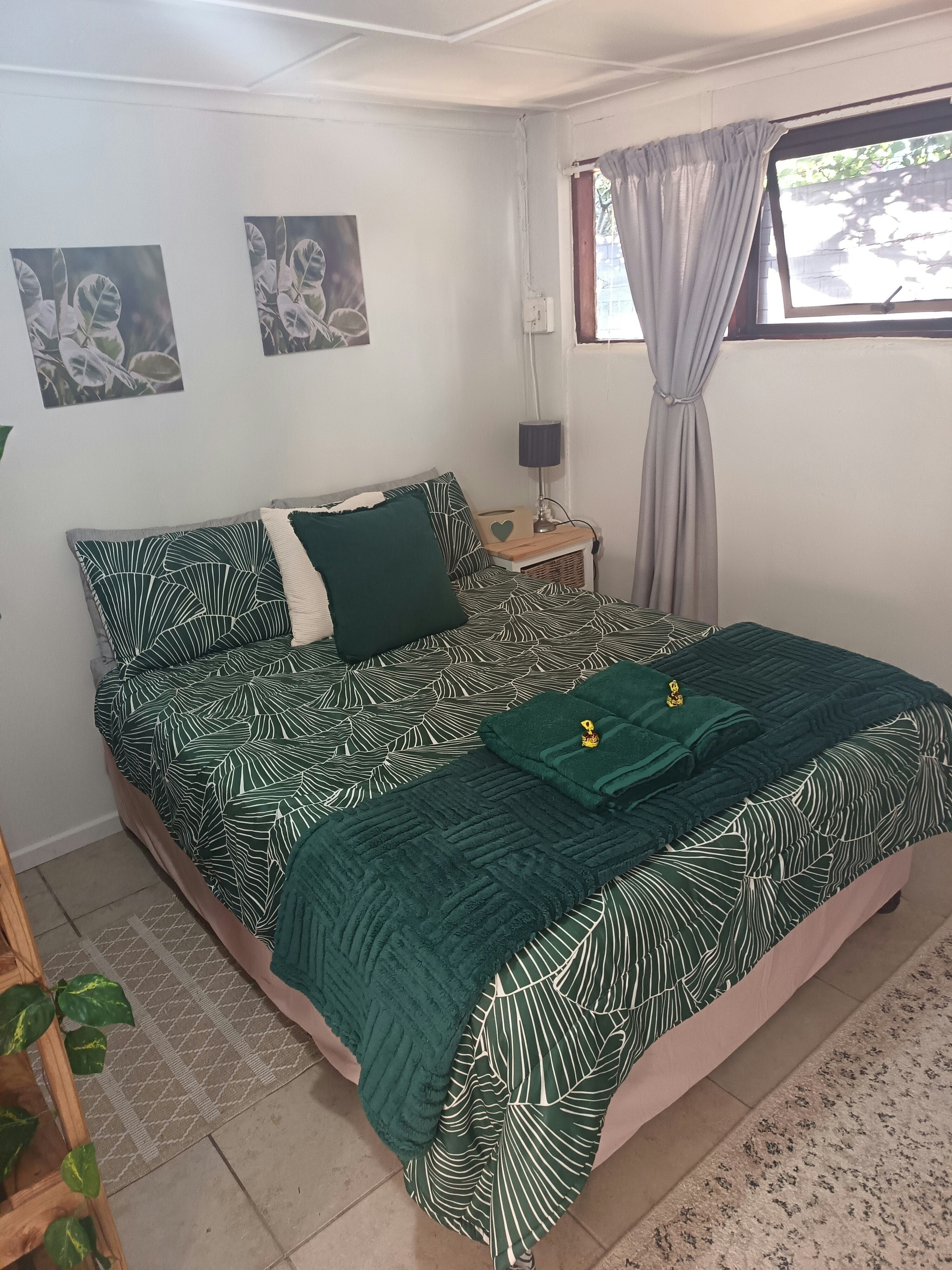 10 On Cane Street | Rates