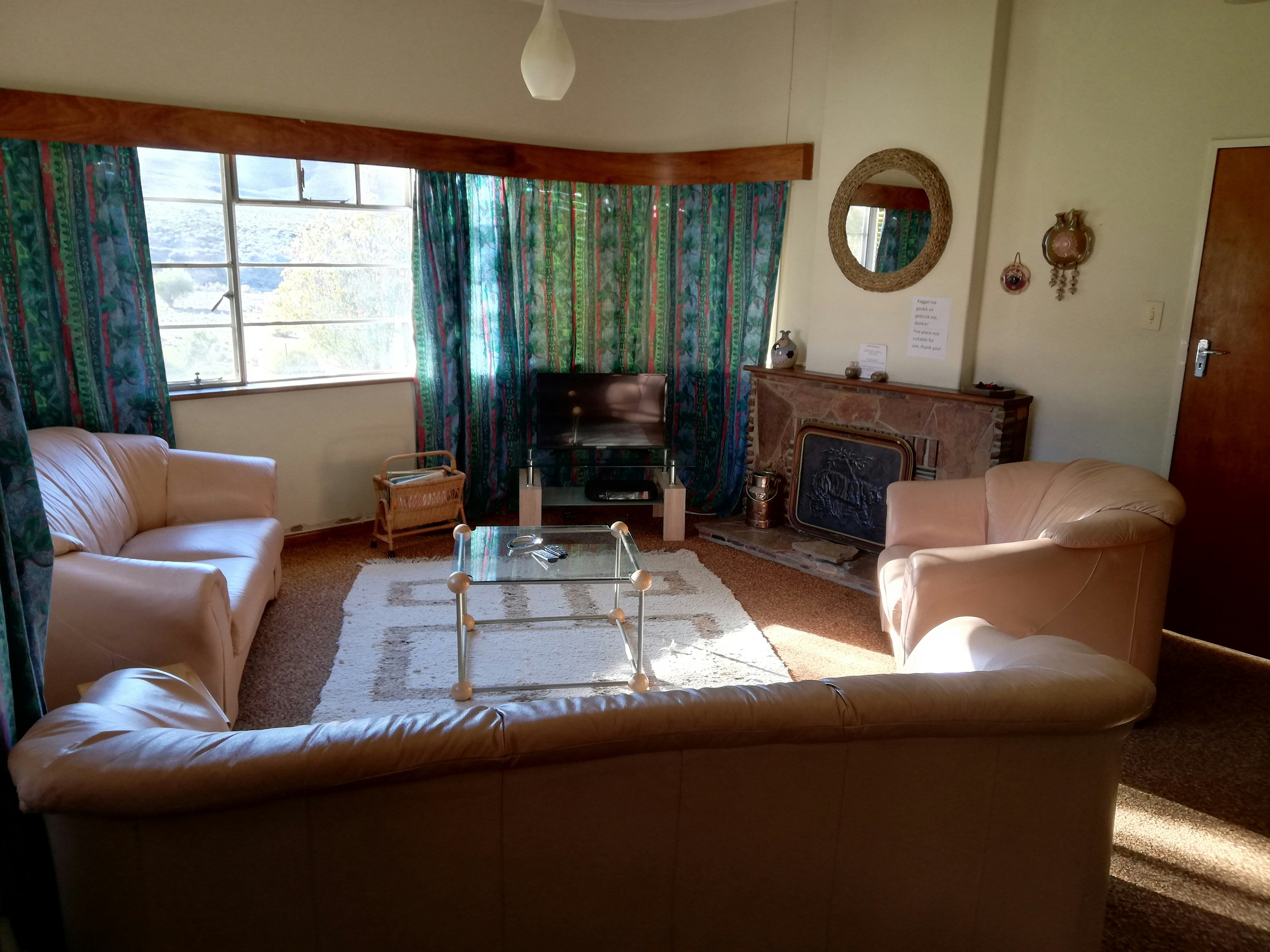 Kareeboom Plaas Verblyf | LekkeSlaap