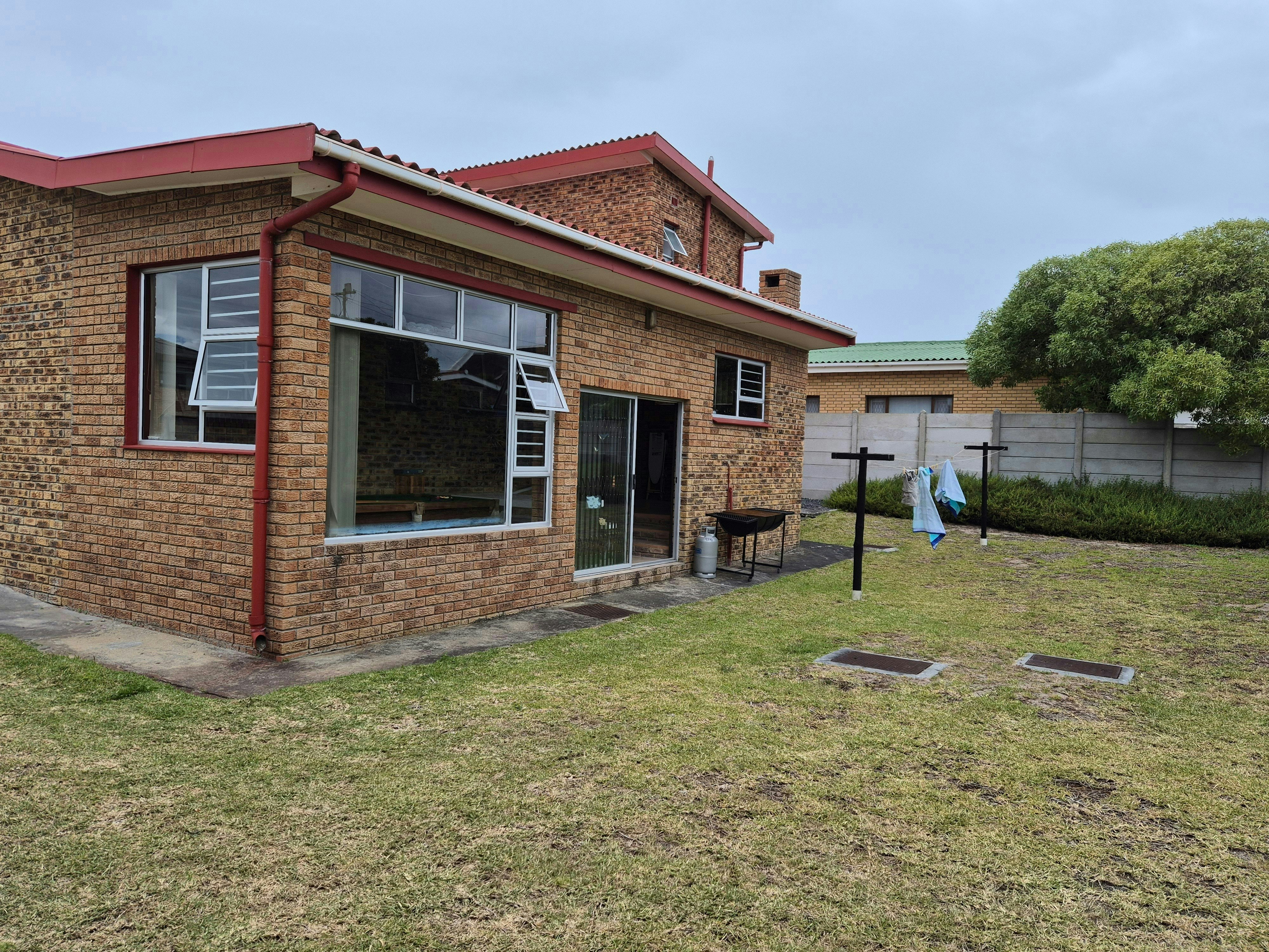 Hello Home Struisbaai | LekkeSlaap