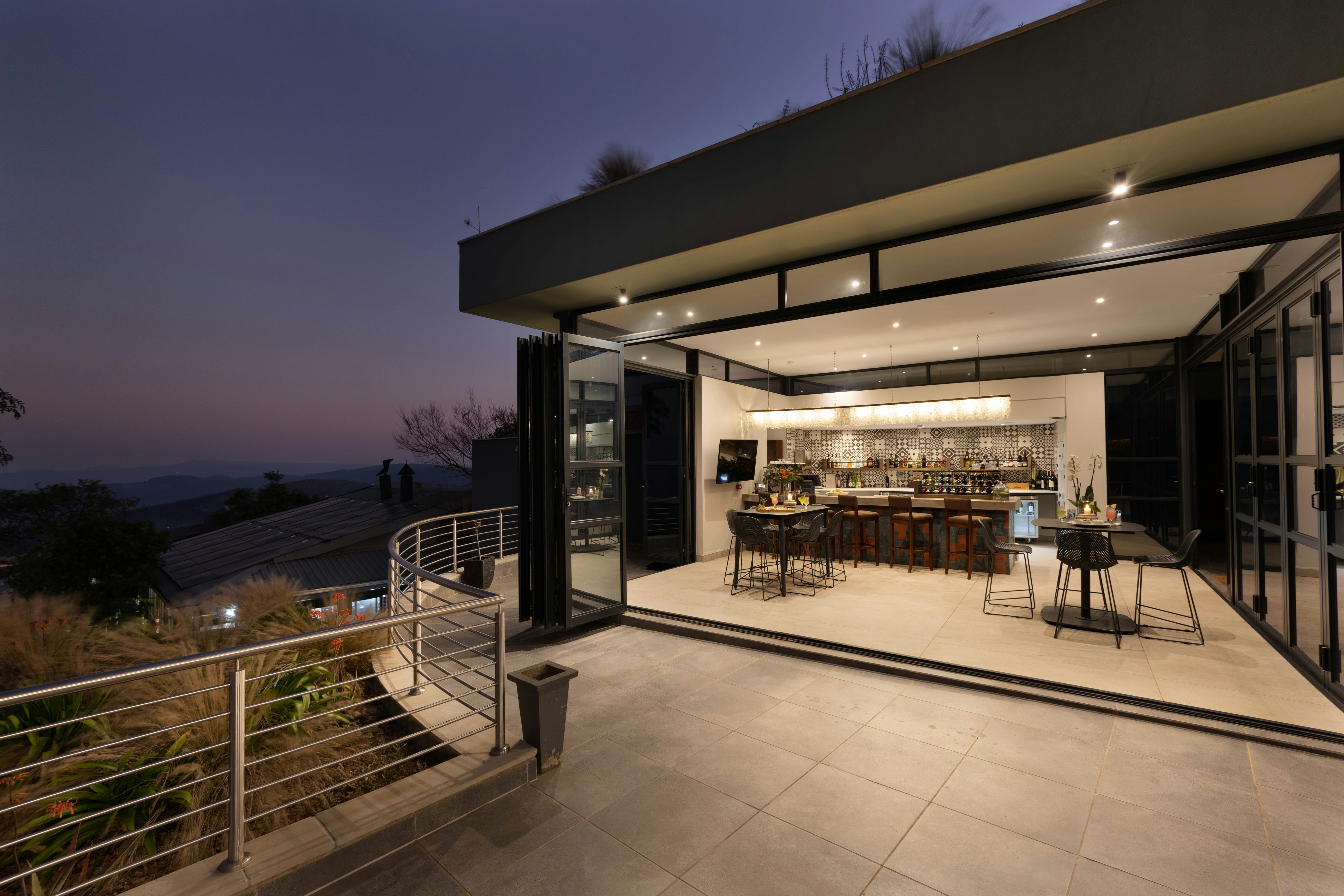 Angels View Hotel | LekkeSlaap