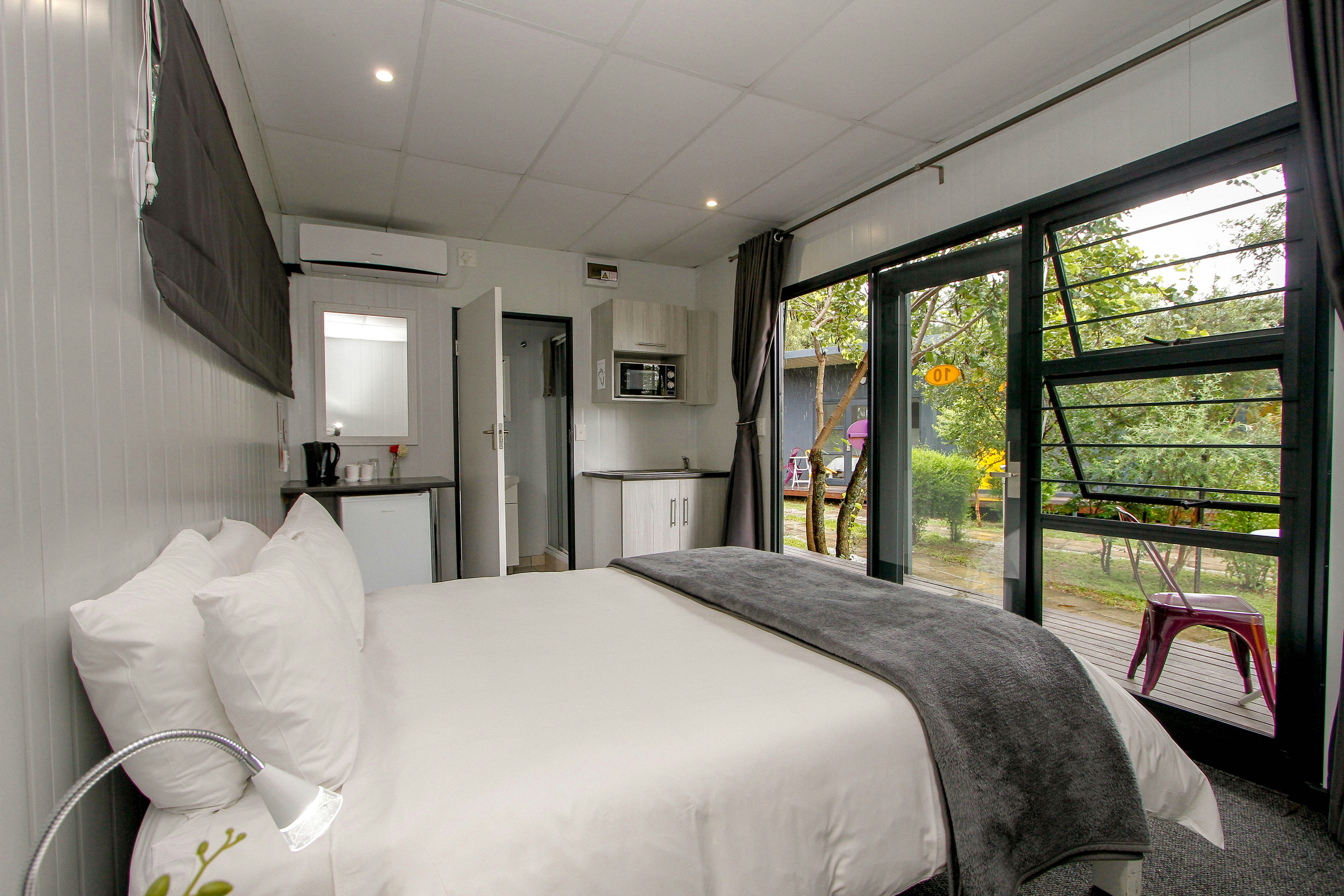 SleepOver Lanseria | Rooms