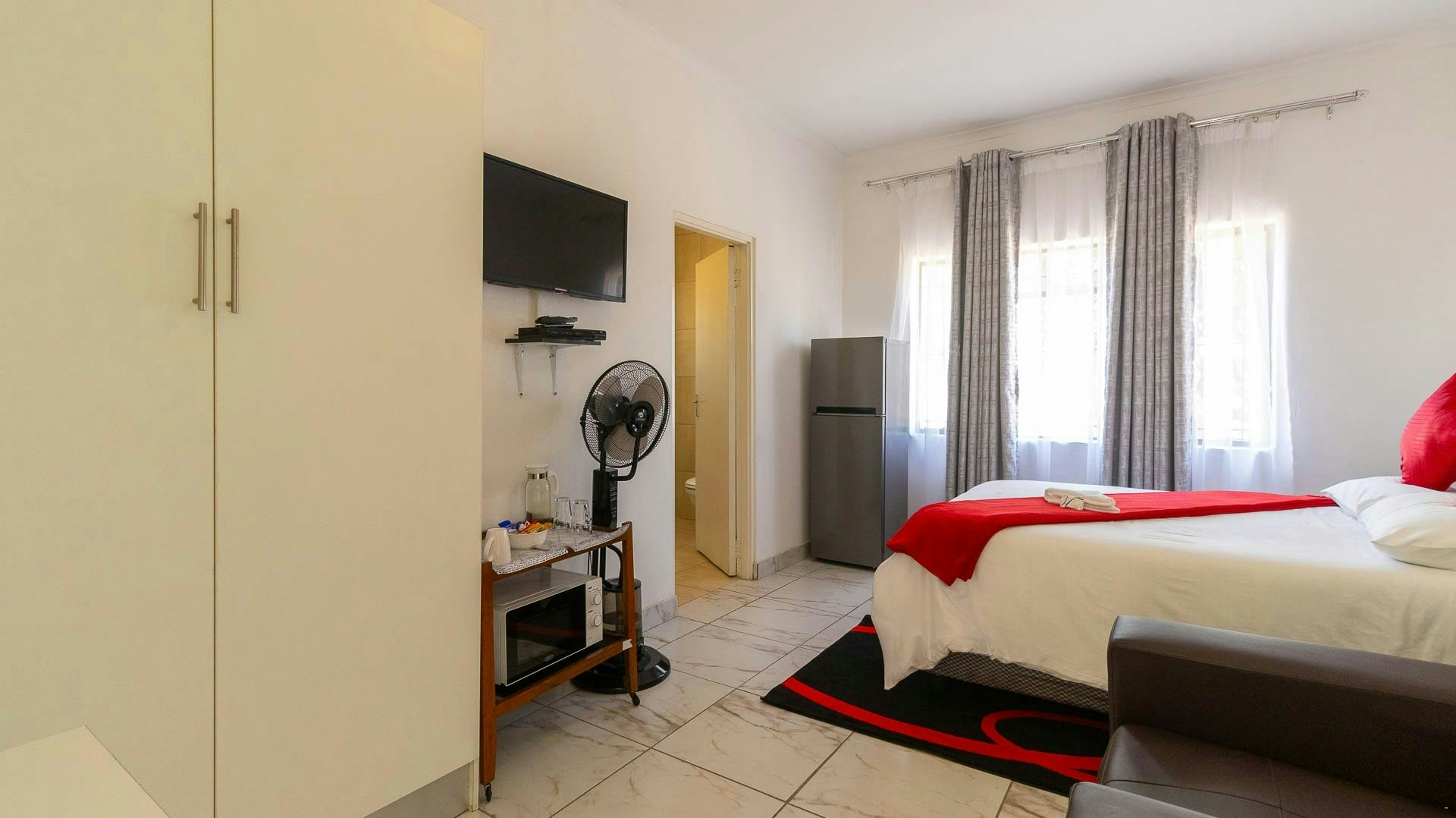 Meredale Lodge | LekkeSlaap