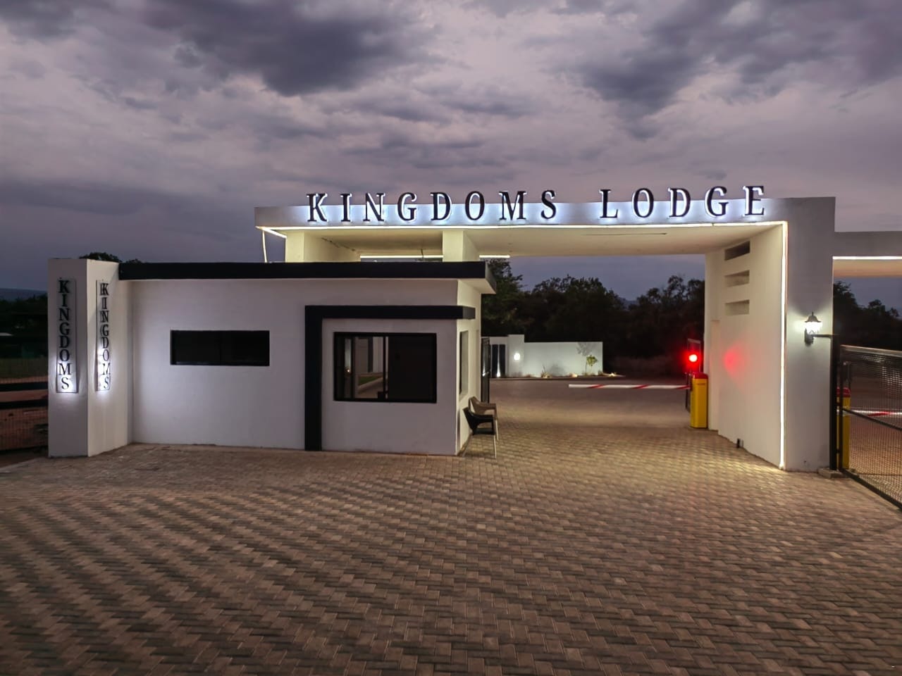 Kingdoms Lodge | LekkeSlaap