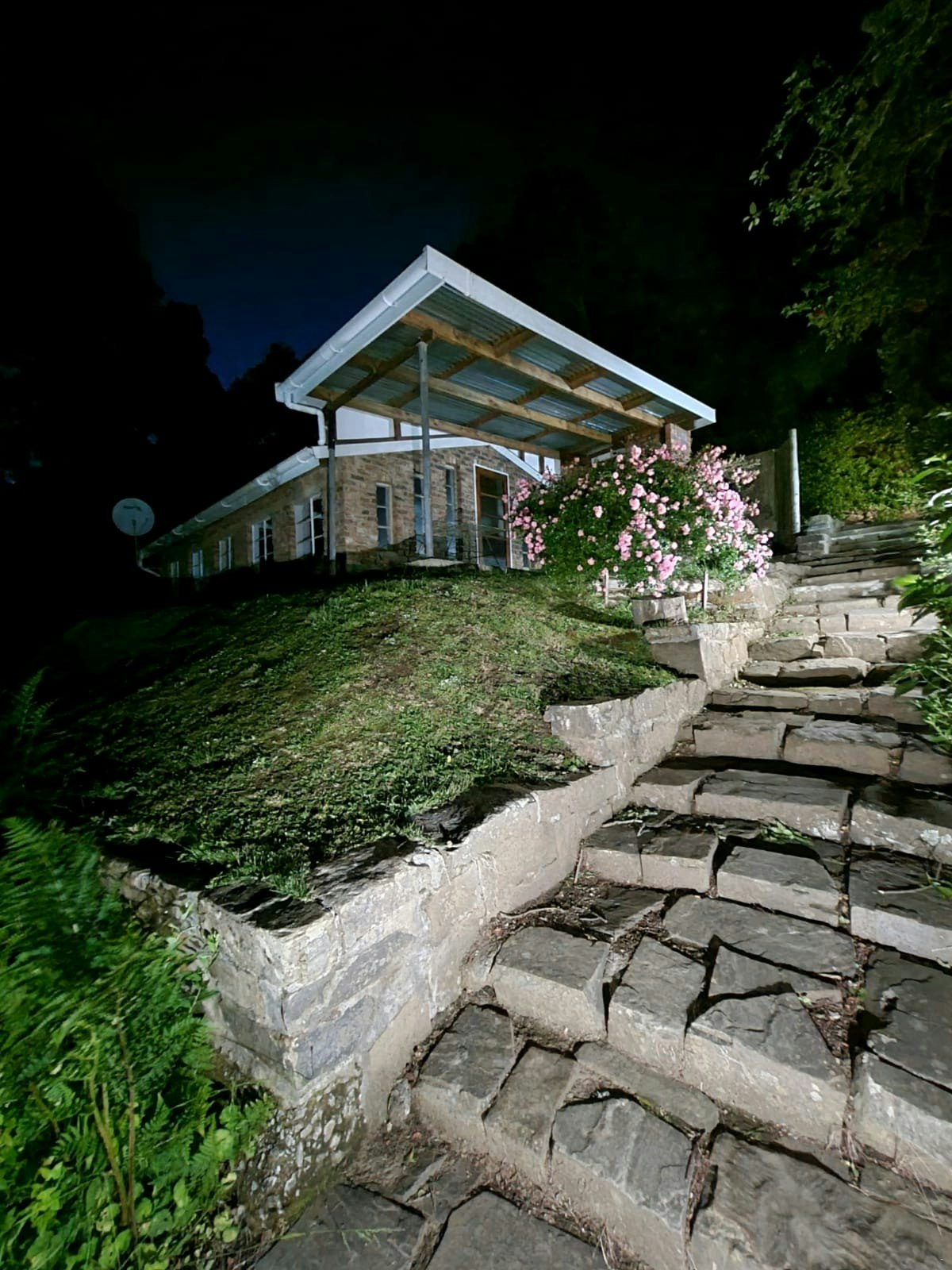 Never Daunted Pool House | LekkeSlaap