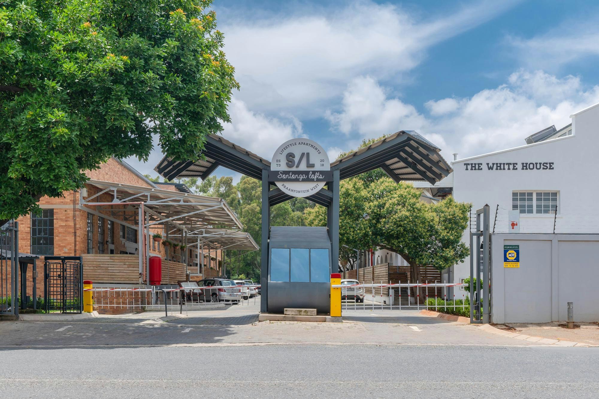 B21 Sontonga Lofts | LekkeSlaap