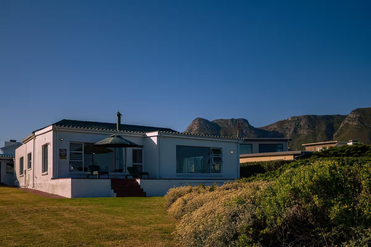 Seafront Family Getaway | LekkeSlaap