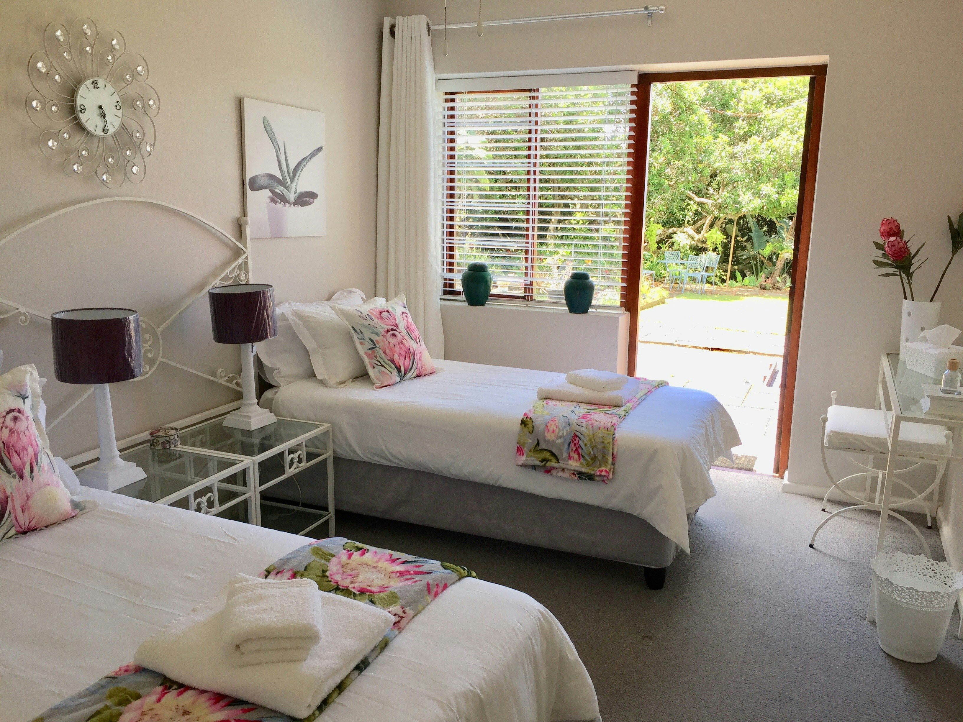 Beachfront Accommodation - LekkeSlaap