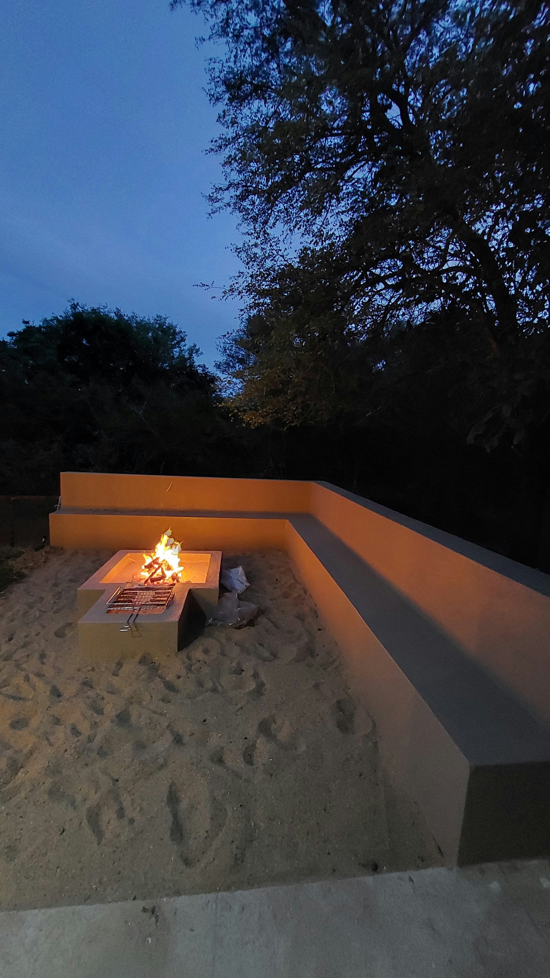 Hyena Den | LekkeSlaap