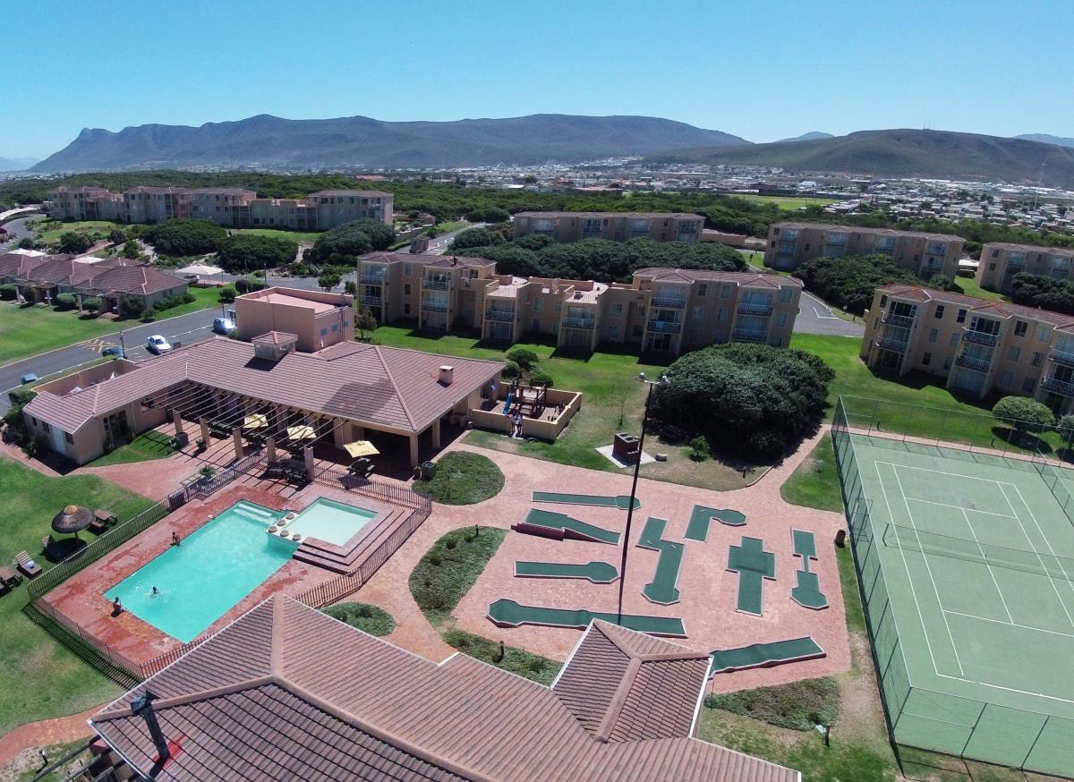 Hermanus Beach Club Unit 29 | LekkeSlaap