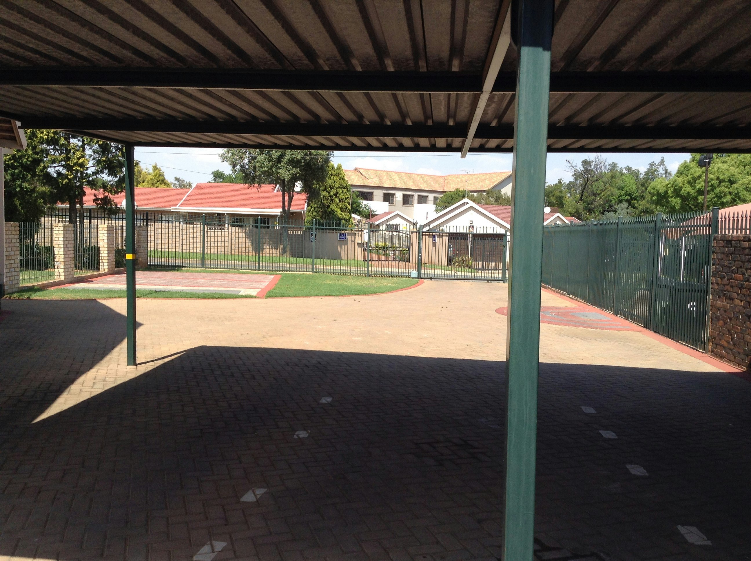 Accommodation near UNISA Florida Campus | LekkeSlaap