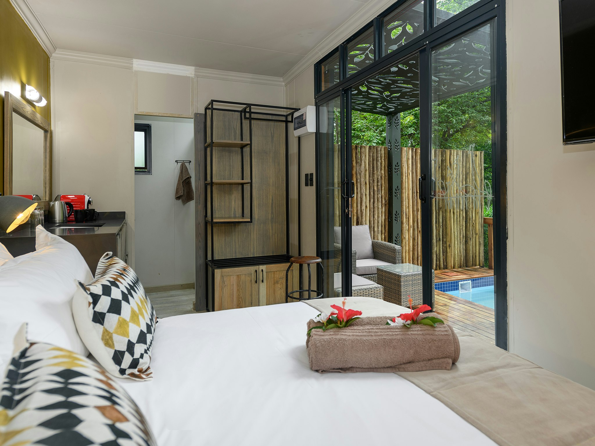 Hazyview Cabanas | LekkeSlaap
