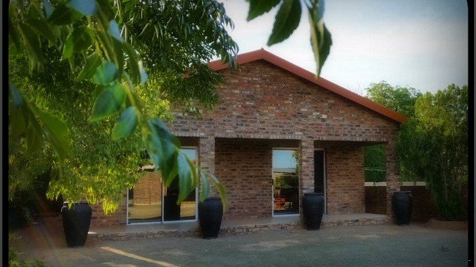 Emthanjeni Lodge | LekkeSlaap