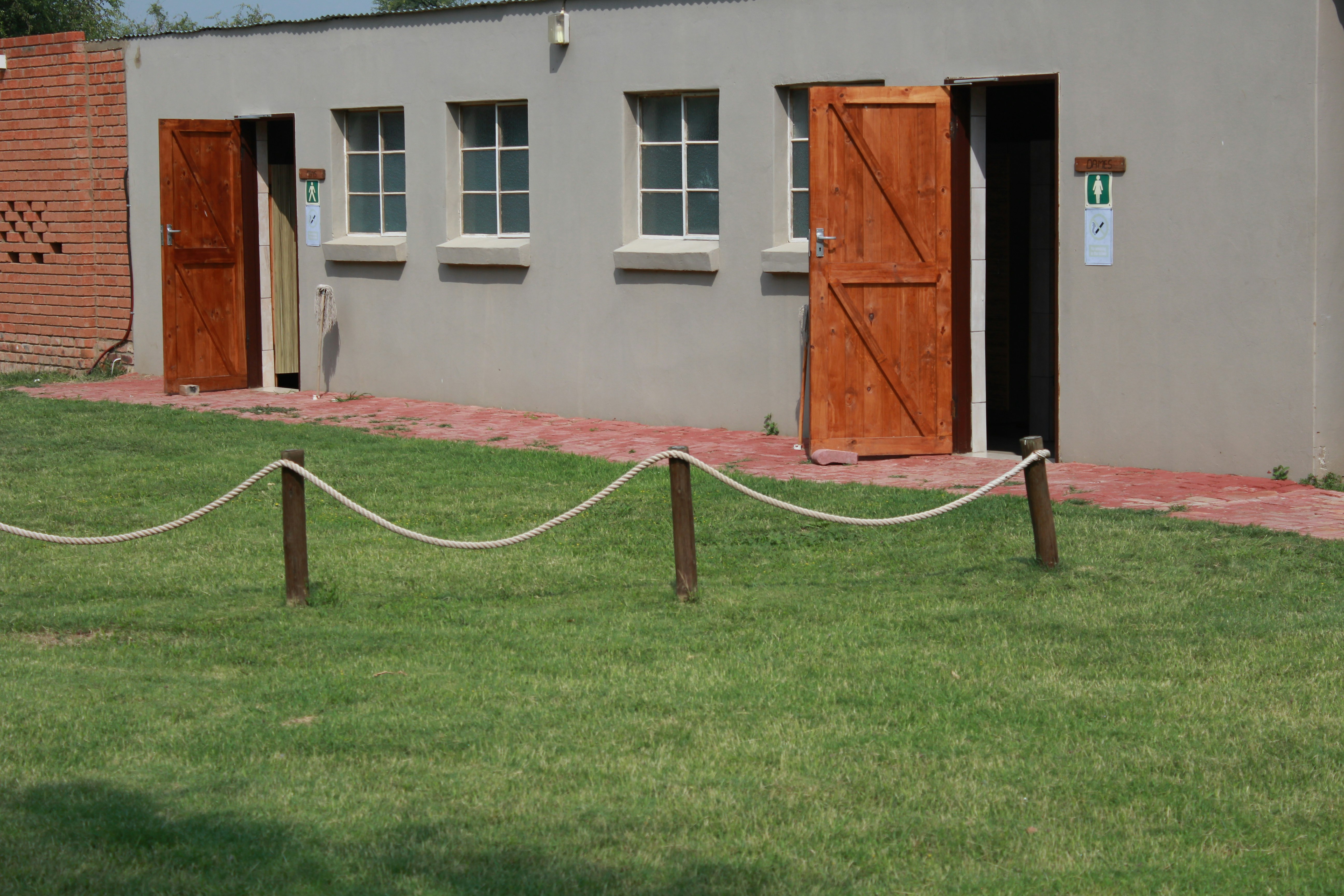 Leeudoringstad Accommodation - LekkeSlaap